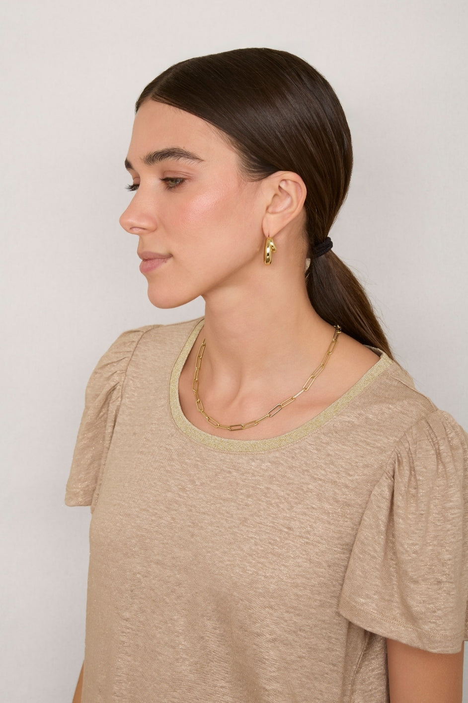 Lily Linen Round Neck Shimmer Tee Shirt - Oat/Gold – WYSE London